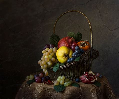 Натюрморт с фруктами и ягодами