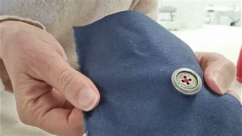 Coudre Un Bouton à La Main 2 Ou 4 Trous Youtube