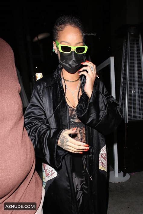 Rihanna Sexy Looks Fashionable While Grabbing Dinner At Wallys In