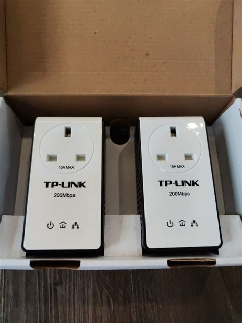 TP Link AV200 Multi Streaming Powerline Adaptor With AC Pass Through Starter Kit Computers