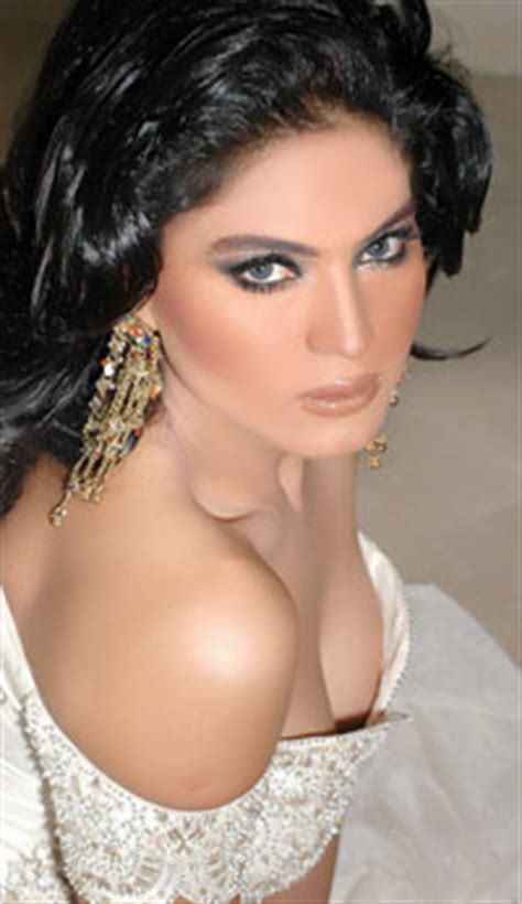 Pakistan Babe Goes Naked In Bigg House Cinejosh