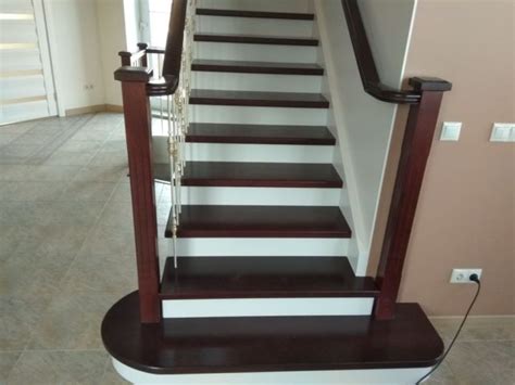 Двухцветная поворотная лестница с площадкой - Новая Лестница