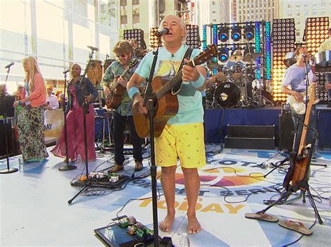 Jimmy Buffett Performs Classic Hit ‘fins