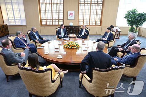 미 상원의원단 면담하는 조태열 외교장관 뉴스1