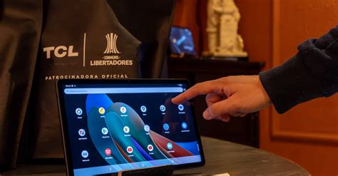 Tcl 가리키는 가젯 기기 기술 데모 데모 룸 동상 디스플레이 디지털 기기 디지털 태블릿 디지털 통신 마케팅 무선 비즈니스 비즈니스 기술 사무실