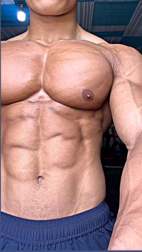 Awesome Pecs Tumbex