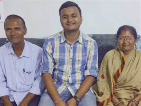 Utkarsh Gaurav Upsc Success Story B Tech कर नहीं की नौकरी लोगों ने सुनाए ताने किसान के बेटे