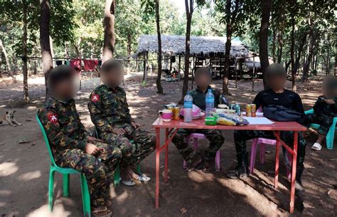 စစ်ကောင်စီ၏ ခလရ ၂၈၈ မှ တပ်သား နှစ်ဦး Knu တပ်မဟာ ၃ ထံ လက်နက်ချ ကေအိုင်စီ Kic News