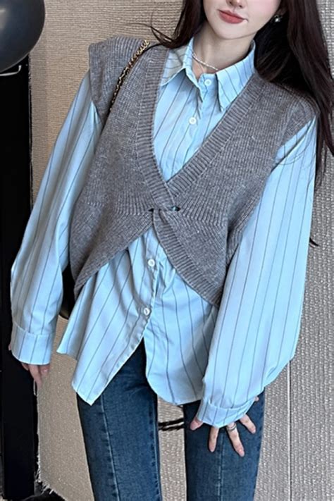 패션 바이 카카오 Set 레이어드 브이넥 니트 크롭 조끼 탑 스트라이프 긴소매 셔츠 투피스 세트