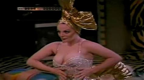 Naked Sasha Montenegro In Dos Tipas De Cuidado