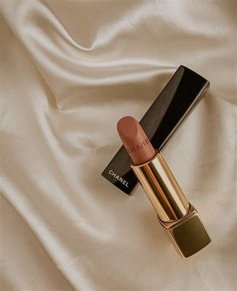 Minimalist Aesthetic Lipstick