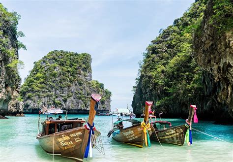 무료 사진 물 섬 선박 라군 보트 수송 나무 집 밖의 하늘 여름