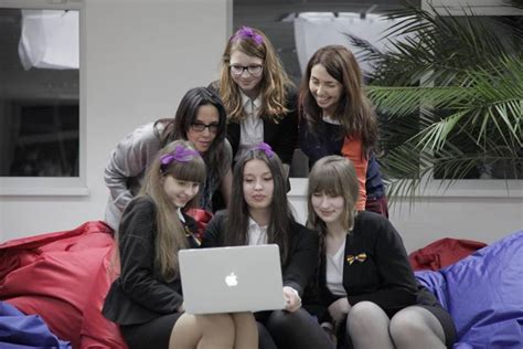 Codegirl El Filme Con El Que Google Seduce A Las Mujeres 2 0 Yodona EL MUNDO