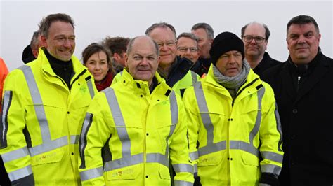 Първият плаващ терминал за внос на втечнен природен газ в Германия влезе в експлоатация Front Bg