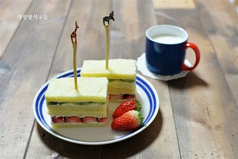 상큼한 과일 샌드위치 만들기