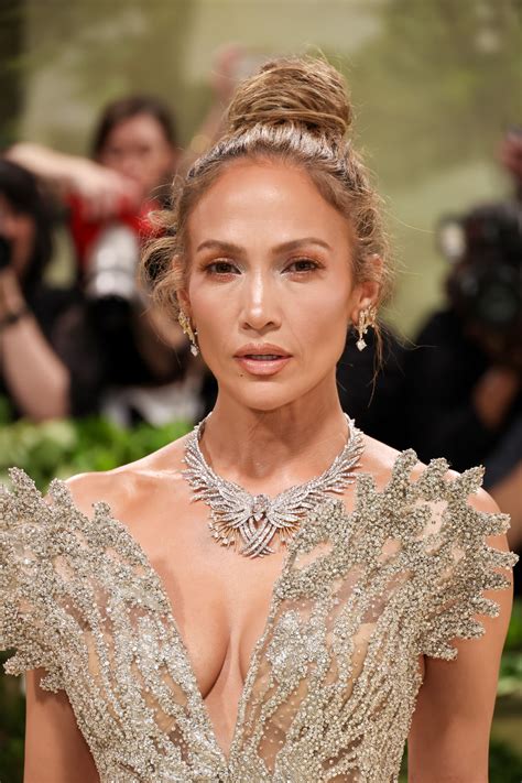 Самые дорогие украшения которые когда либо надевали на Met Gala