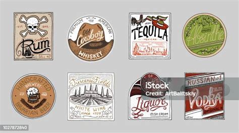 빈티지 미국의 배지입니다 압생트 나 데 킬 라 보드카 리큐 어 럼 와인 강한 위스키 맥주 붓글씨 요소와 알코올 레이블입니다