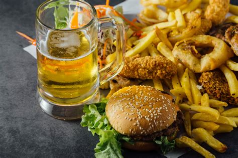 이러니 살 찌나술 마시면서 자꾸 더 먹는 이유는