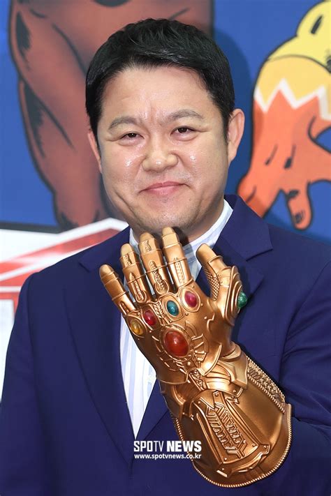 [포토s] 김구라 타노스 장갑 잘 어울리죠