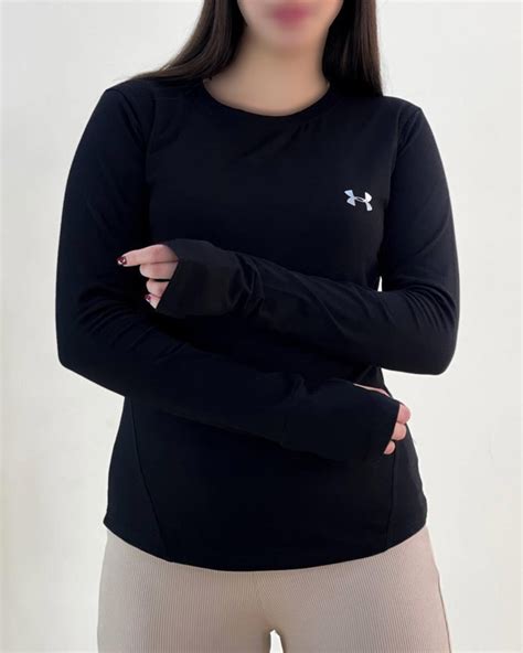 32 مدل بلوز آستین بلند مشکی ؛ اینقدر همه کاره و بی‌ نظیره که انگار باید