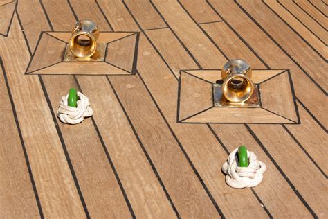 갑판 금관악기 나무 패널 데크 디자인 데크 디테일 돛단배 럭셔리 보트 로프 로프 매듭 목조 갑판 바다 선박 바다 여행 바다 항해 바다의 배 보트