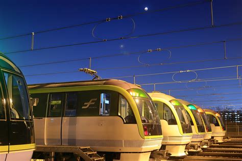 福岡市地下鉄公式 on Twitter 3000系と皆既月食 天体ショー 橋本車両基地 福岡市地下鉄 https t