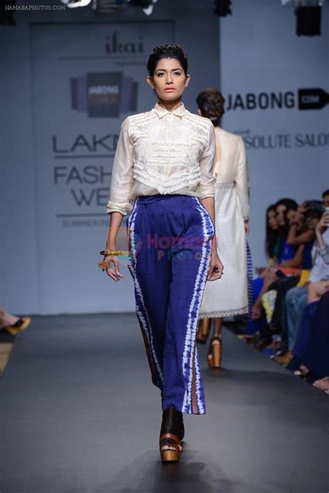 Model Walk For Ragini Ahuja Show At Lfw 2014 Day 1 In Grand Hyatt
