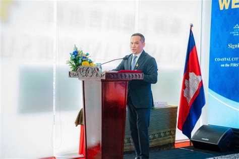 អ្នកឧកញ៉ា សួរ វីរៈ៖ រថយន្តរាប់សិបគ្រឿងកំពុងដឹកជញ្ជូនពលករខ្មែរត្រឡប់ពីថៃ និងដឹកជំនួយជូនវីរកងទ័ព