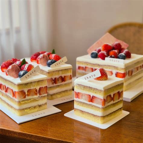 쇼토 Shoto Patisserie Seoul 쇼트케이크 전문제과점 신사카페 압구정카페 Shoto Patisserie 모아보면 더 이쁜 딸기쇼토케이크🍓 🍓딸기 쇼토