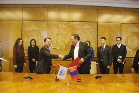 Санамж бичигт гарын үсэг зурав Нямжавын БАТБАЯР