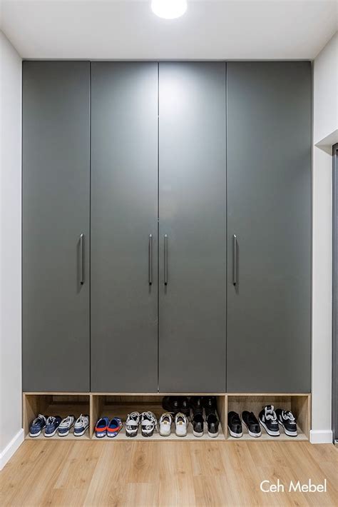 Минималистичный шкаф в прихожую в интерьере в 2023 г Шкаф в прихожей Оформление прихожей