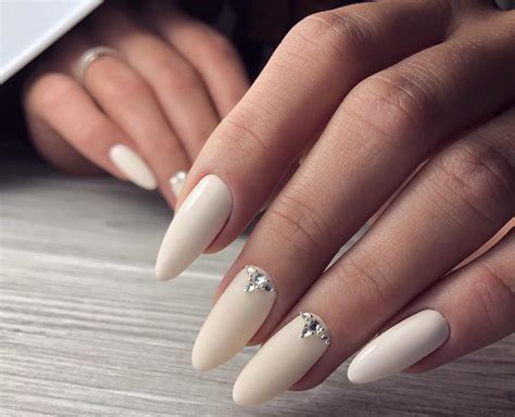 23 приказно изящни бели маникюра за бала сватбата или романтична вечер Снимки За Жената