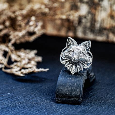 Ателие Дойчинов Лисица пръстен или медальон Някой знае ли на кого са кумове Кумчо Вълчо и