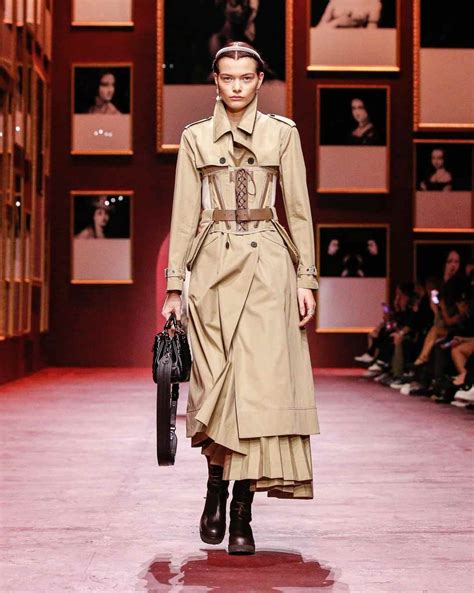Semana De Moda No Palco Da Passarela Angelina Kendall O Novo