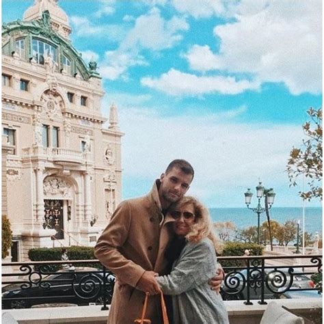 Григор Димитров у дома в Монако заедно с неговата номер 1