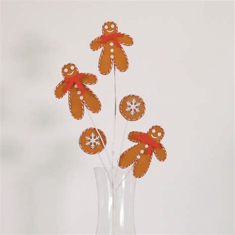 61cm Ginger Bread Spray Village Green