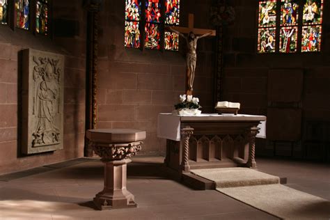 무료 이미지 표 목재 상징 종교 교회에 거실 십자가 가구 방 조명 성경 인테리어 디자인 구교도