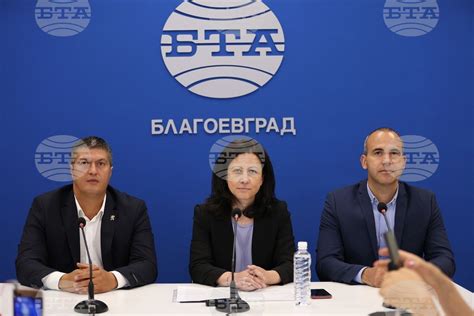 Народният представител от „Възраждане“ Цвета Рангелова представи листата на партията за