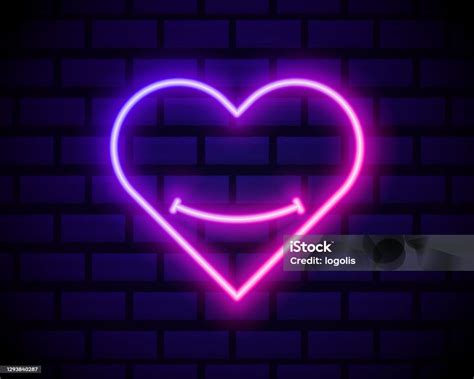 네온 이모티콘 하트 빛나는 기호 네온 스타일로 미소와 마음의 벡터 일러스트 발렌타인 데이에 대한 빛나는 재미있는 아이콘과 귀여운 기호 Led 조명에 대한 스톡 벡터 아트 및