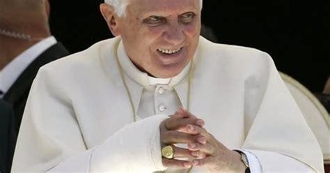 Reaparece El Papa Con La Mano Enyesada Infobae