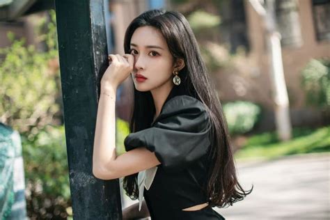 Pin By Vaaty23 On เมิ่งจื่ออี้ Meng Zi Yi 孟子义 Hair Styles Beauty Dreadlocks