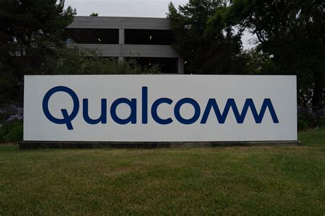 qualcomm qcom gives lackluster sales forecast as phone slump persists