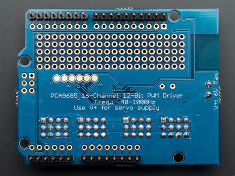 Escudo Shield Controladora Adafruit 16 Canales 12 Bit PWM Servo Interfaz I2C RobotIA