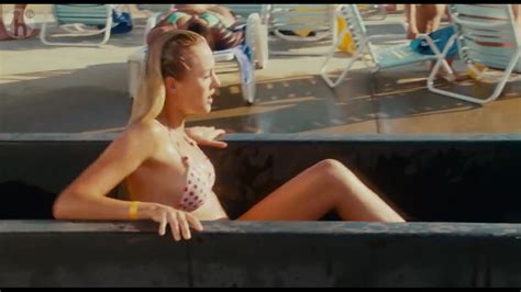 Голая Мэдисон Райли в Grown Ups