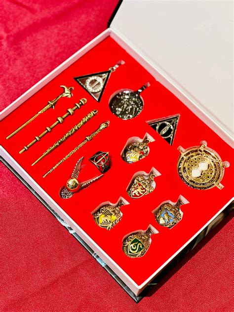 ჰარი პოტერის ყელსაბამების ნაკრები სასაჩუქრე ყუთით Ollivanders Store