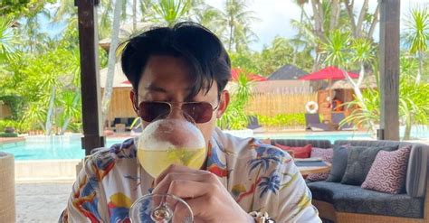 รวมรูปภาพของ ไอเดียมิกซ์แอนด์แมทช์ “เสื้อลายดอก” แฟชั่นหน้าร้อน ต้อนรับสงกรานต์ รูปที่ 30 จาก 44