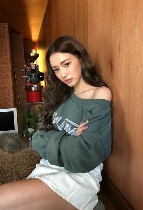 ปักพินโดย Dek 👊🍓 ใน Ulzzang ω แฟชั่นสตรีทสไตล์ ผู้หญิง แฟชั่นผู้หญิง