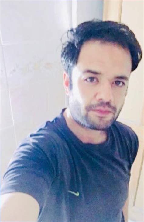 Featured Pakistani Artist Waqar Khan Issuewire