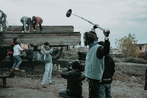 기술 산 삼각대 영화 세트 영화 제작 전문 카메라 전자제품 촬영하는 카메라 텐트 필름에 관한 무료 스톡 사진