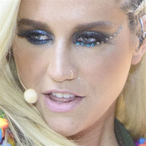 Kesha Makeup And Black Lipstick Silver Lipstick Steal Her Style